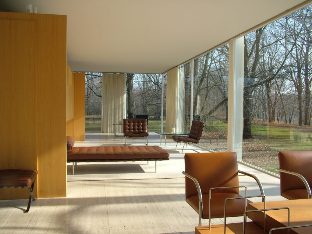 Unique Design: The Renowned Farnsworth House by Mies Van der Rohe
